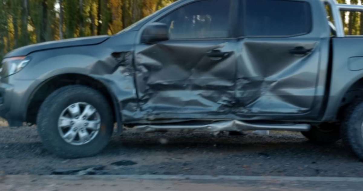 Tercer puente: impactante choque entre una camioneta y un auto ...