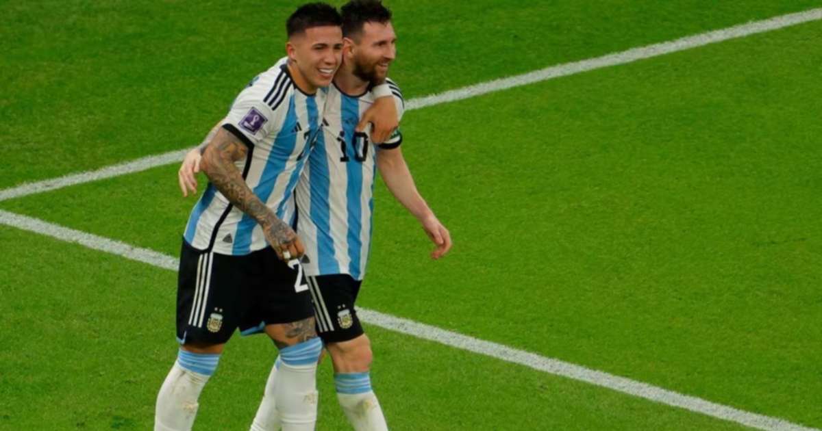 Enzo, con la máscara de Messi: "Es muy especial para mí"