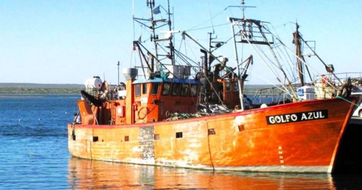 Era su primer día de trabajo como marinero y el barco se hundió
