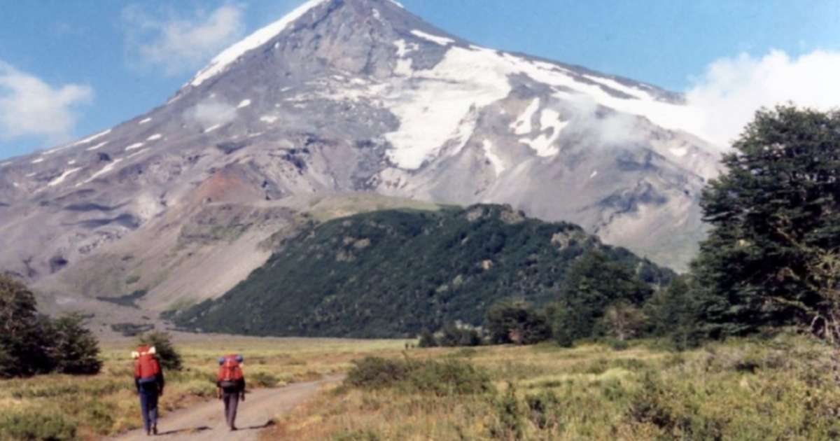 Con el incendio contenido, vuelven los ascensos al Volcán Lanín