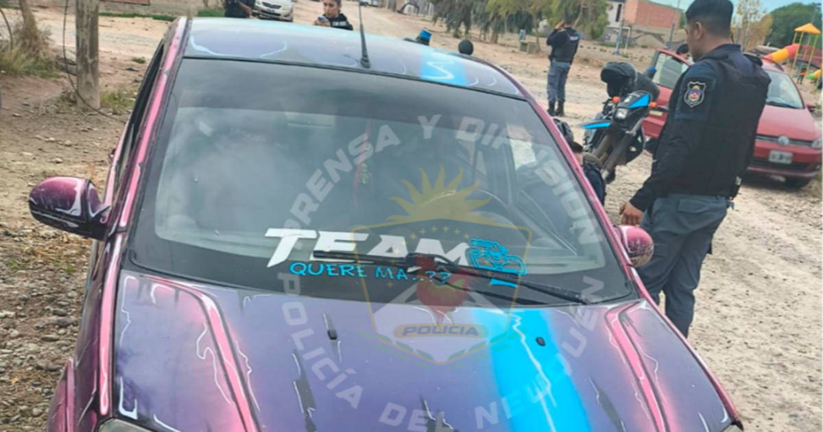 Amenazó a policías en Centenario y le encontraron una tumbera en el auto