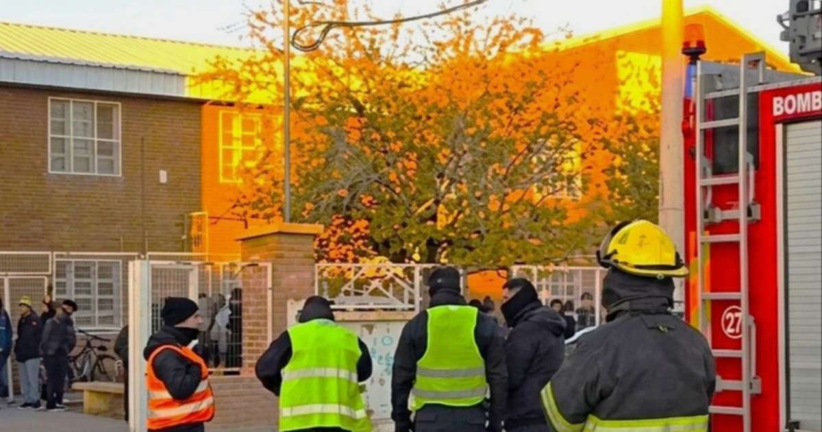 Incendio en la ESRN 116 de Roca: evacuación y suspensión de clases