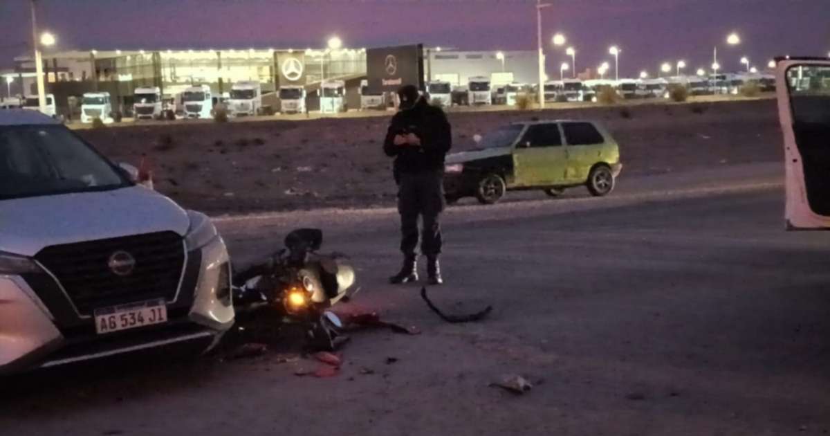 Una camioneta se incorporó a la ruta y chocó a un motociclista a metros ...