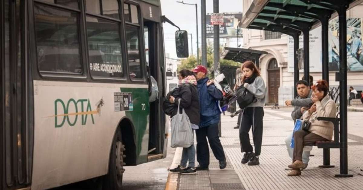 Luz, gas, agua y transporte: el gasto familiar superó los $282.000 en AMBA