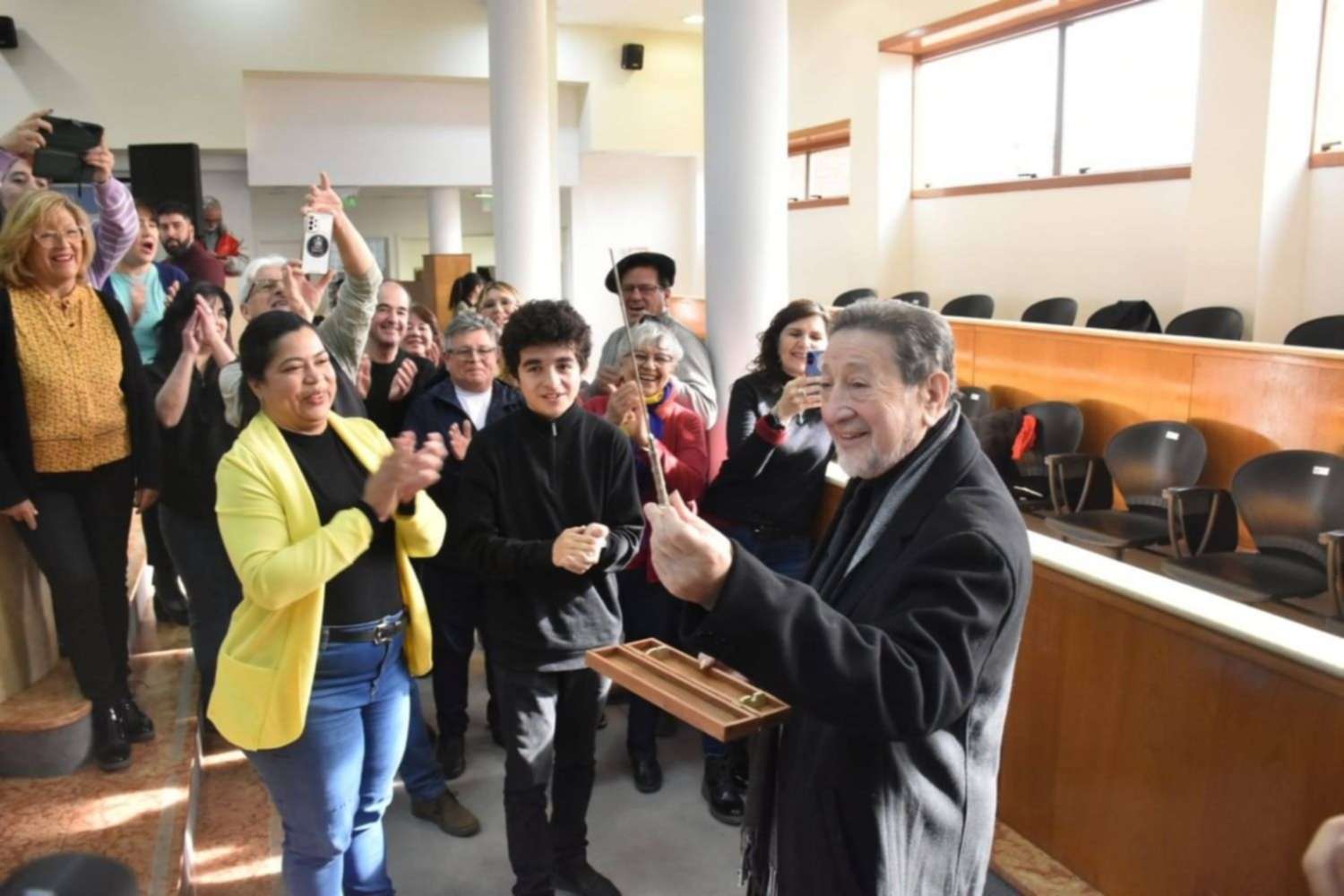 Declararon vecino ilustre a Naldo Labrín por su aporte en la cultura ...